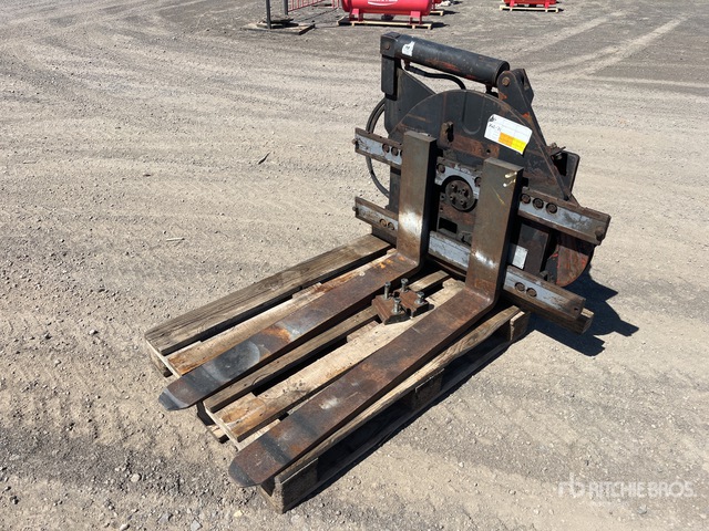 1060 mm Rotating Forklift Carriage Assembly | Ritchie Bros. Auctioneers