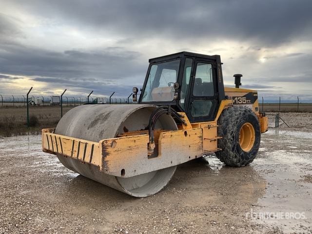 Lebrero Rahile 135TT Smooth Drum Compactor | Ritchie Bros. Auctioneers