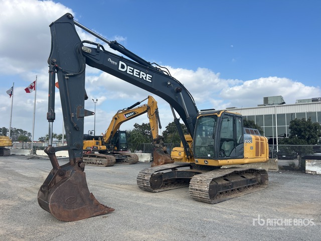 2015 John Deere 210GLC Tracked Excavator | Ritchie Bros. Auctioneers