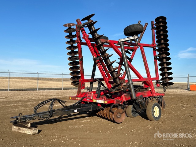 Versatile 3590 27 ft Tandem Disc | Ritchie Bros. Auctioneers