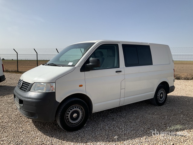 2005 Volkswagen Transporter 6 Passenger Van | Ritchie Bros. Auctioneers