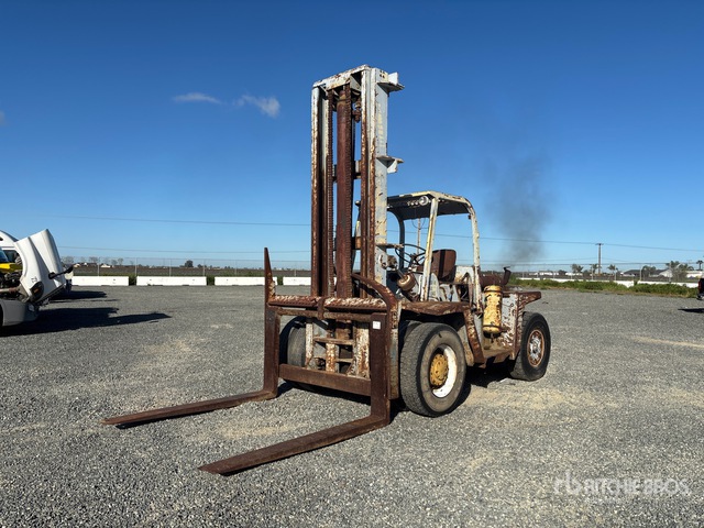 Clark 18000 lb Pneumatic Tire Chariot Élévateur | Ritchie Bros. Auctioneers