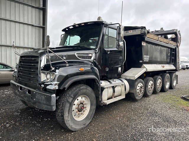 2017 Freightliner 114SD 14x4 Super 18 Camion-benne à cinq essieux ...