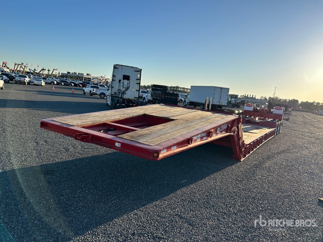 2010 Load King 503/4DFM 100000 lb 23 ft Quad/A Folding Neck Trailer ...