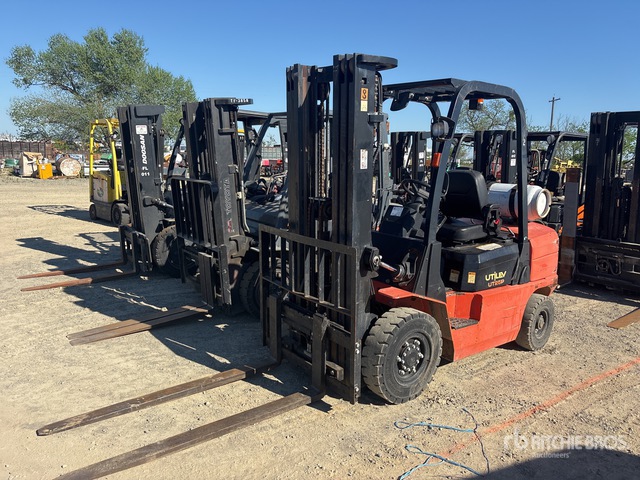 2017 Utilev UT25P 4800 lb Pneumatic Tire Chariot Élévateur | Ritchie ...