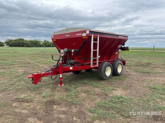 2022 Salford BBI Liberty T/A Épandeur d'engrais | Ritchie Bros. Auctioneers