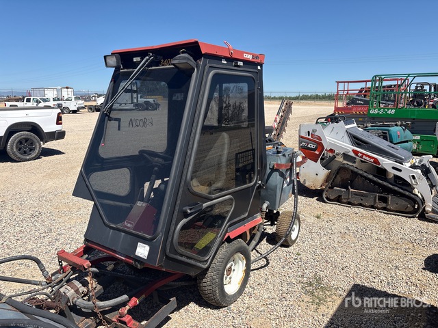 2001 Toro Groundsmaster 325-D Broom Tractor (Inoperable) | Ritchie Bros ...