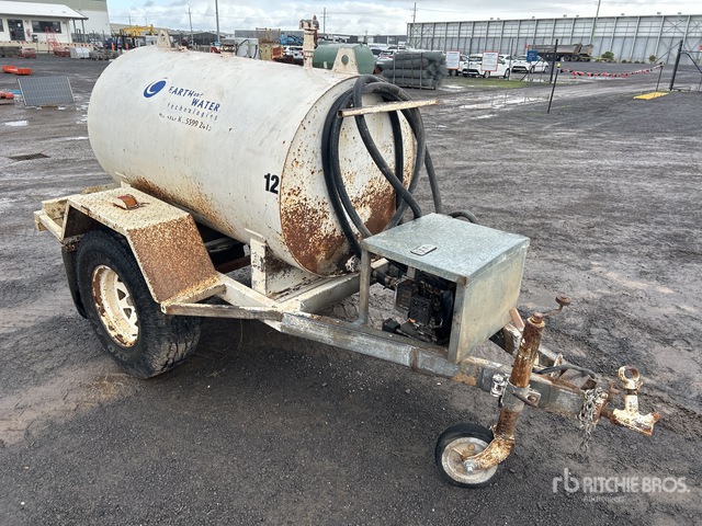 Custom Built 850 L S/A Diesel Tanker Trailer | Ritchie Bros. Auctioneers