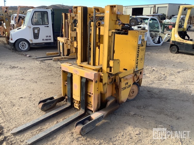 Surplus Raymond 040-R40TN Electric Forklift in Yermo, California ...