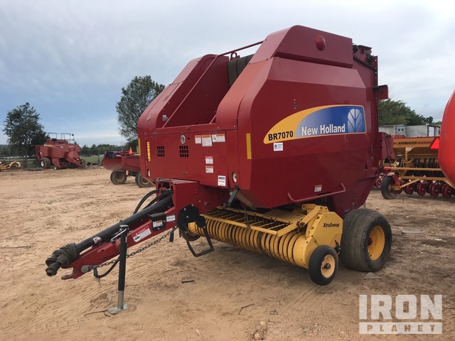 2010 New Holland BR7070 Round Baler, Baler