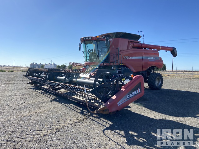 2009 Case IH Axial-Flow 7120 Combine, Combine