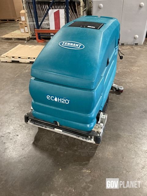 TENNANT Model 5700 Floor Scrubber Custodial Cleaning Equipment in ...
