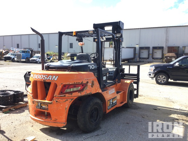 2015 (unverified) Doosan D70S-7 13550 lb Pneumatic Tire Forklift in Odessa, Missouri, United ...