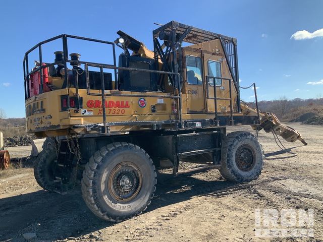2014 Gradall XL7320 Scaler in East Fultonham, Ohio, United States ...