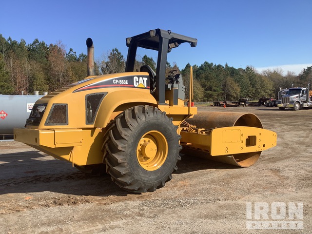 2004 Cat CP-563E Smooth Drum Compactor in Greer, South Carolina, United ...