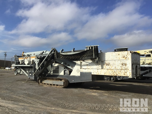 Metso Lokotrack ST3.5 Tracked Mobile Screen Plant in La Vergne ...
