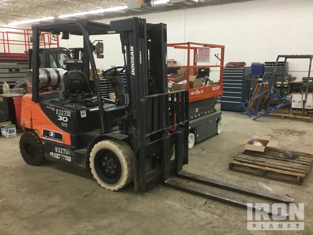 2010 Doosan G30E-5 5500 lb Pneumatic Tire Forklift in Elk Grove Village ...