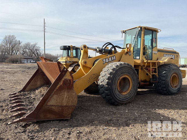 2000 John Deere 744H Wheel Loader in Park City, Kansas, United States ...