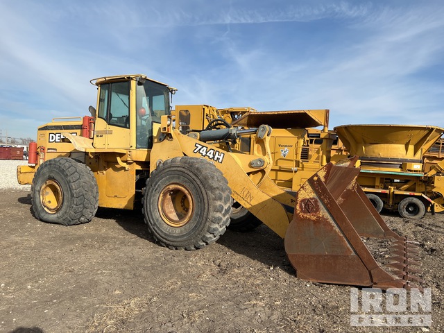 2000 John Deere 744H Wheel Loader in Park City, Kansas, United States ...
