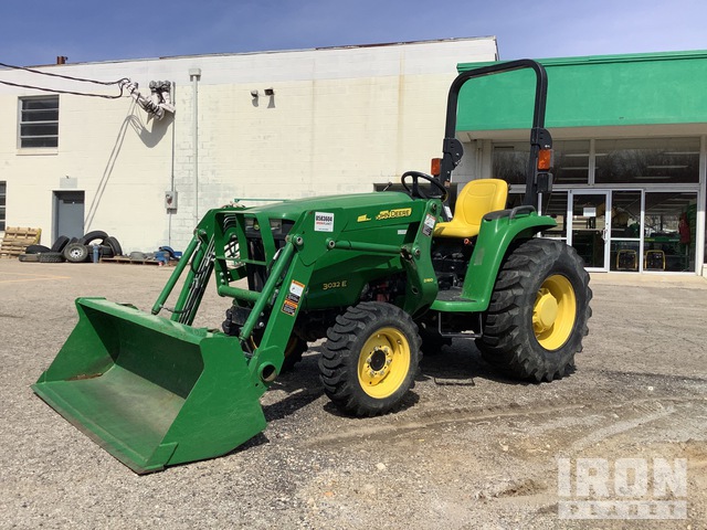 2016 John Deere 3032E 4WD Utility Tractor in Jefferson City, Missouri ...