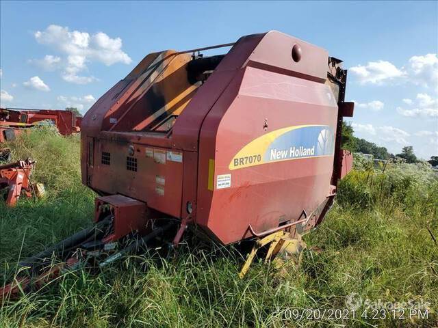 New Holland BR7070 Round Baler, Baler
