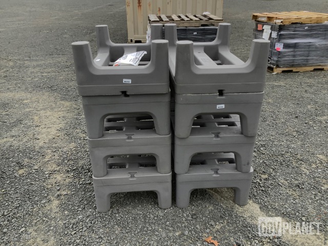 Surplus (8) Metro Dunnage Racks in Butner, North Carolina, United ...