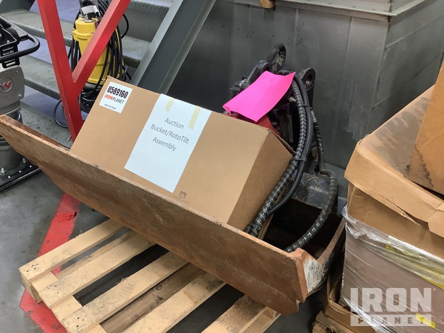 Rototilt R2 Bucket in Menomonee Falls, Wisconsin, United States ...