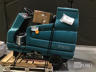 Surplus Tennant 7100 Floor Scrubber in Chambersburg, Pennsylvania ...