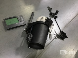 Surplus Davis Instruments Vantage Pro2 6162C Weather Station in ...